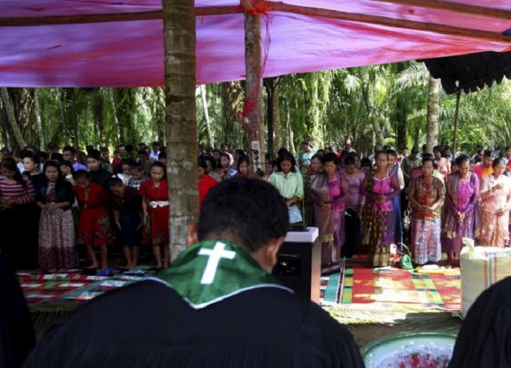 Growing Indonesian Churches ‘Worship in the Woods’ a Year after Church ...